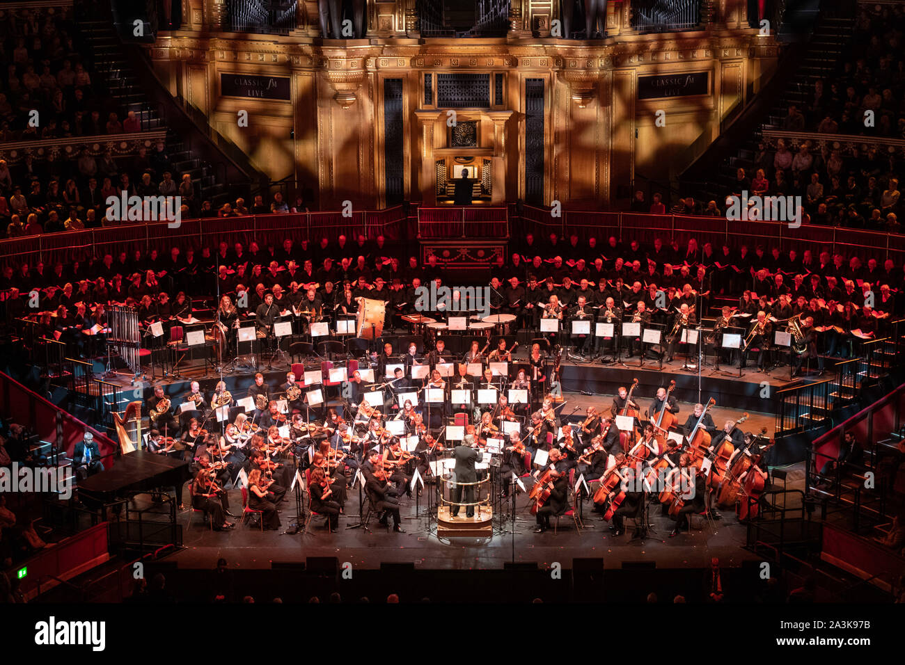 Stephen Barlow conducting the Bournemouth Sympathy Orchestra and Chorus ...