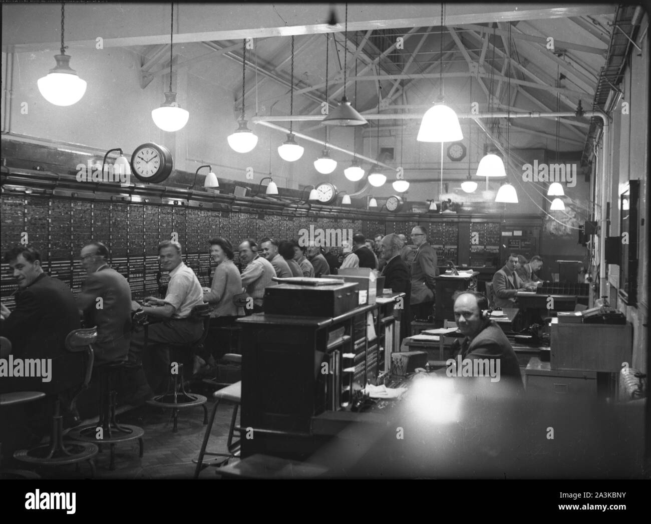 Telephone operator 1950s hi-res stock photography and images - Alamy