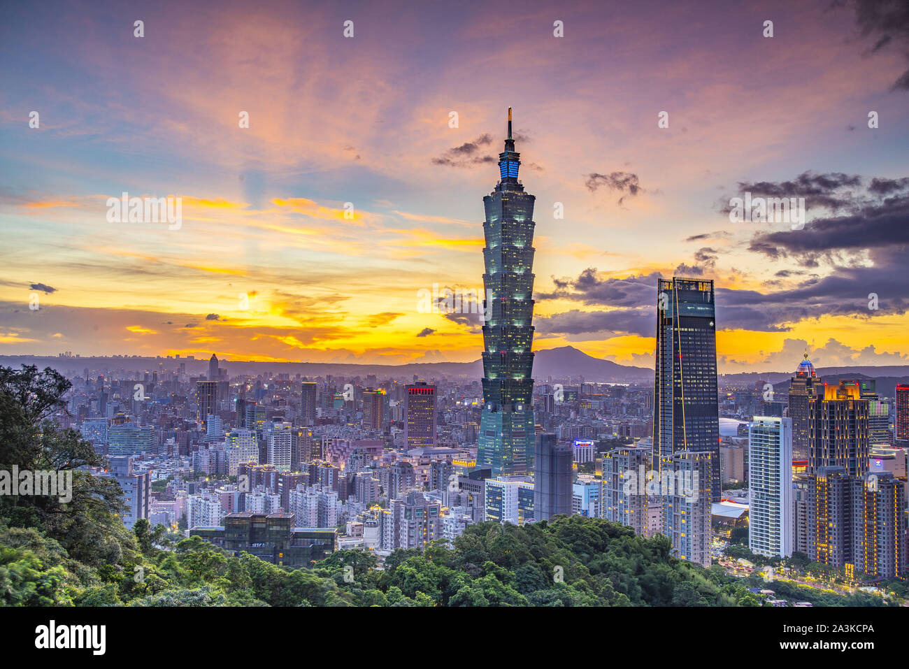 Taipei 101 building at the sunset Stock Photo - Alamy