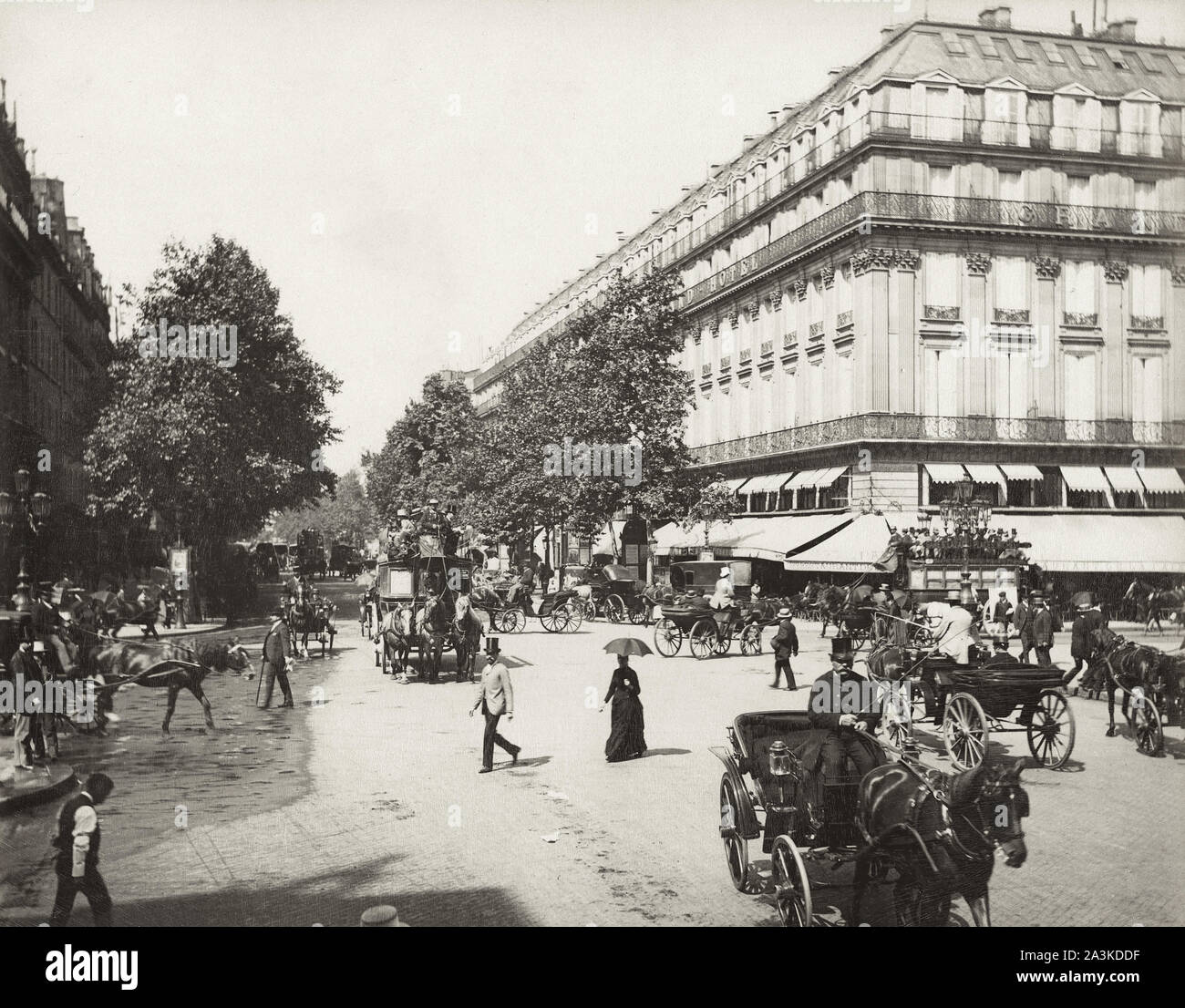 Street scene Paris France Stock Photo - Alamy