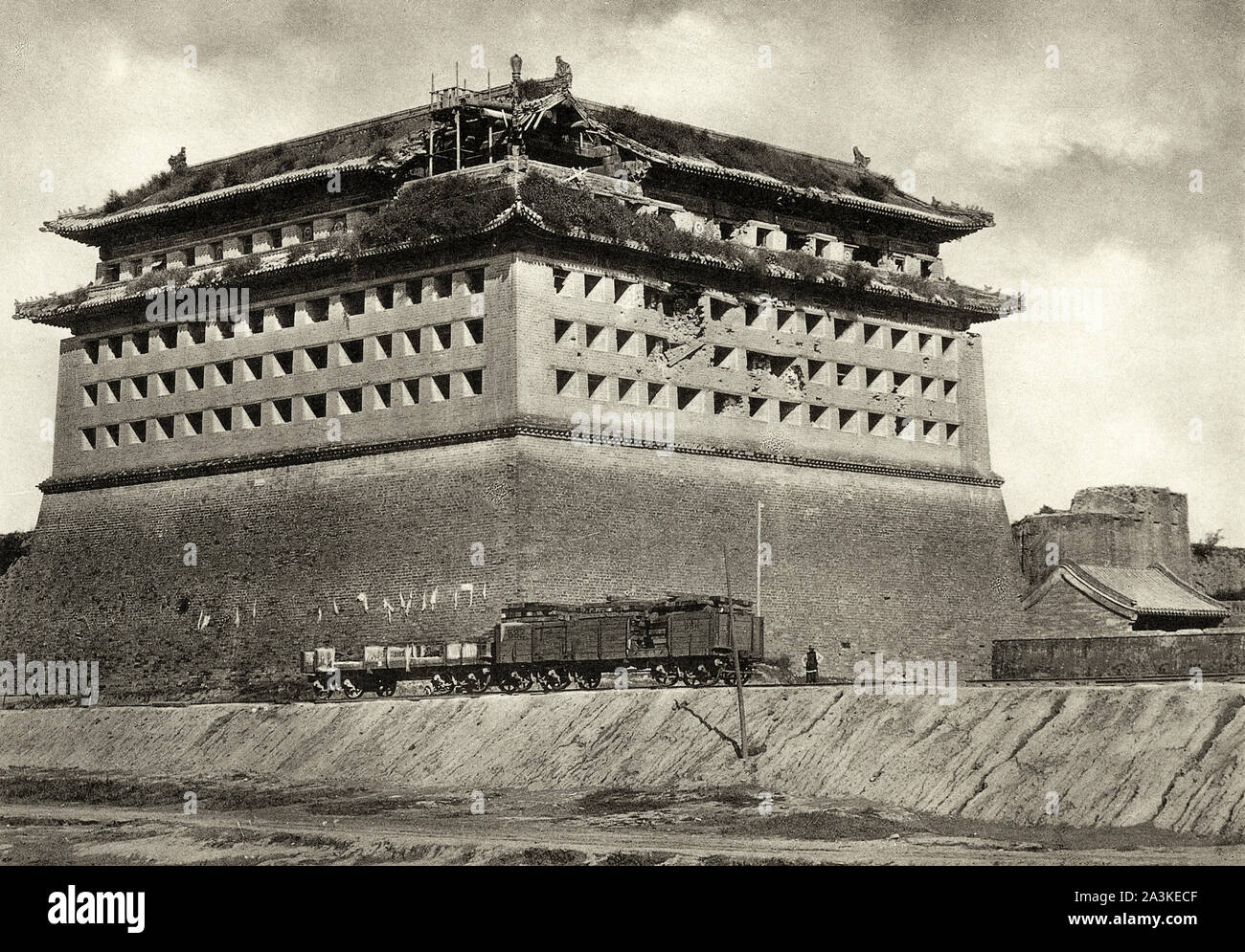 Tower on Tartar wall, The Peking Beijing city walls Stock Photo - Alamy