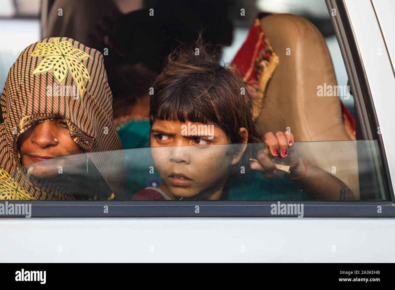 Homeless indian children hi-res stock photography and images - Alamy