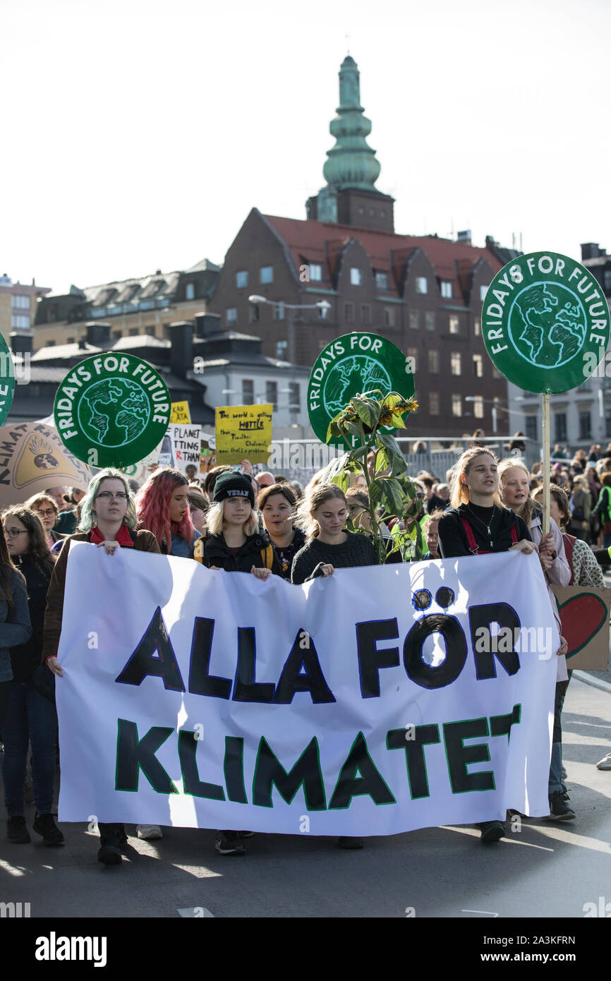 Student climate protesters in Stockholm inspired by Greta Thunberg ...