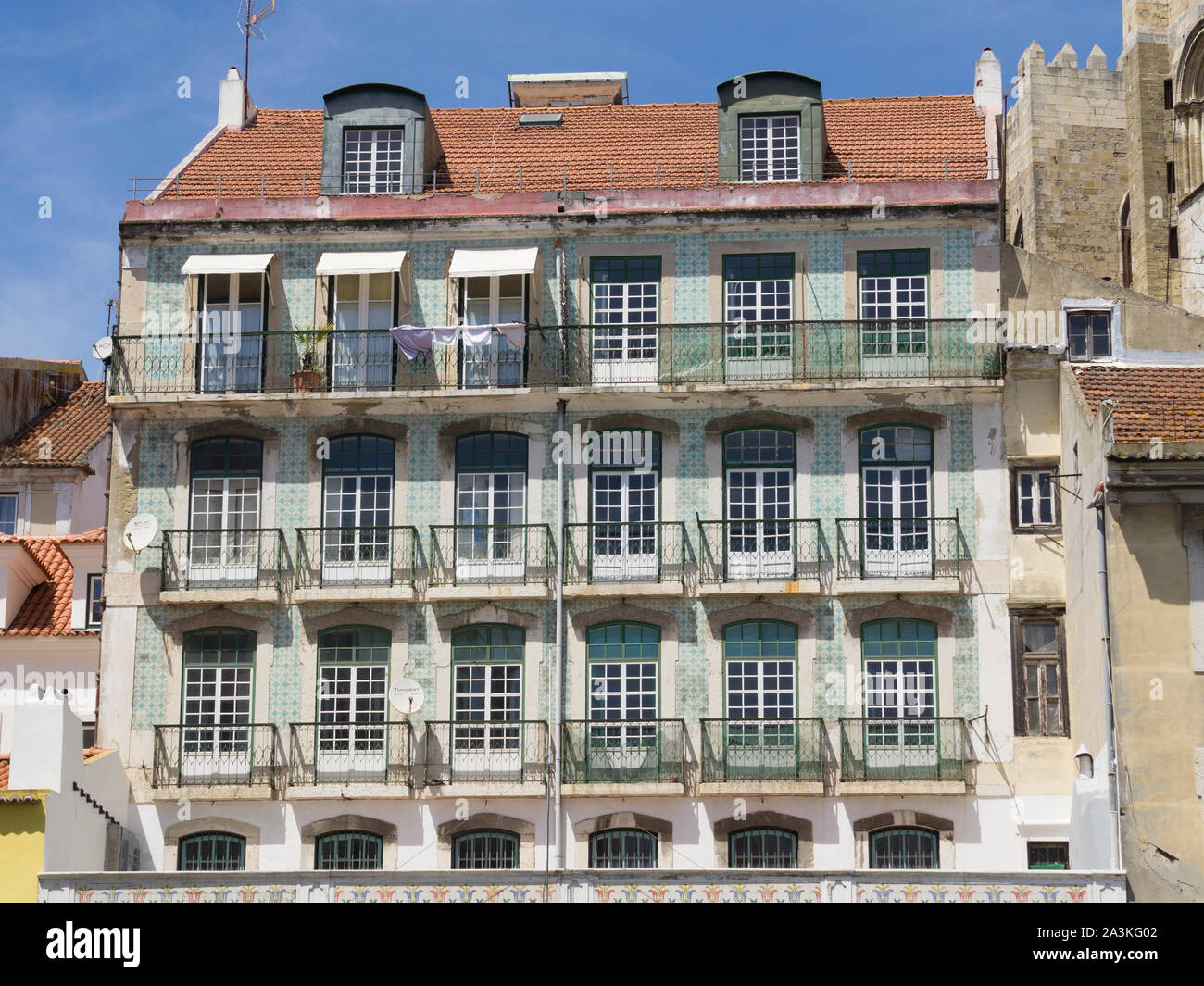 Facade balcony architecture building hi-res stock photography and ...