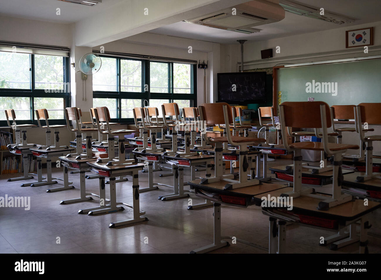 South korea school classroom hi-res stock photography and images - Alamy