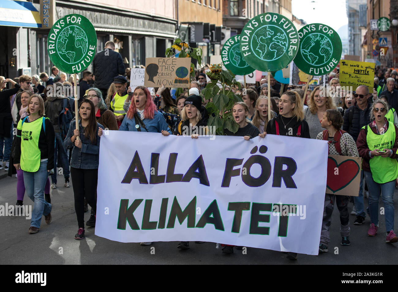 Student climate protesters in Stockholm inspired by Greta Thunberg ...