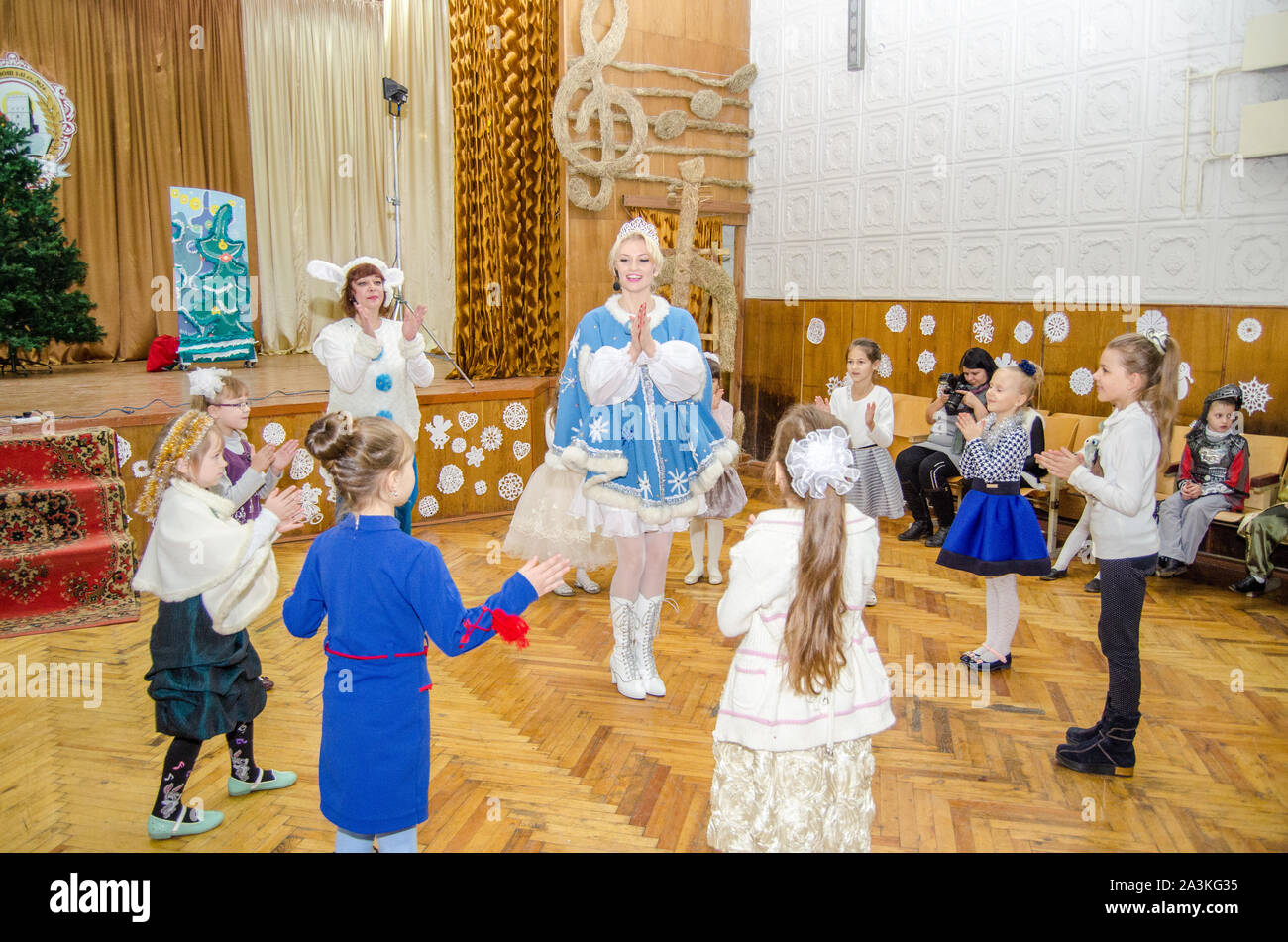 Children's Choir School Concert High Resolution Stock Photography and ...
