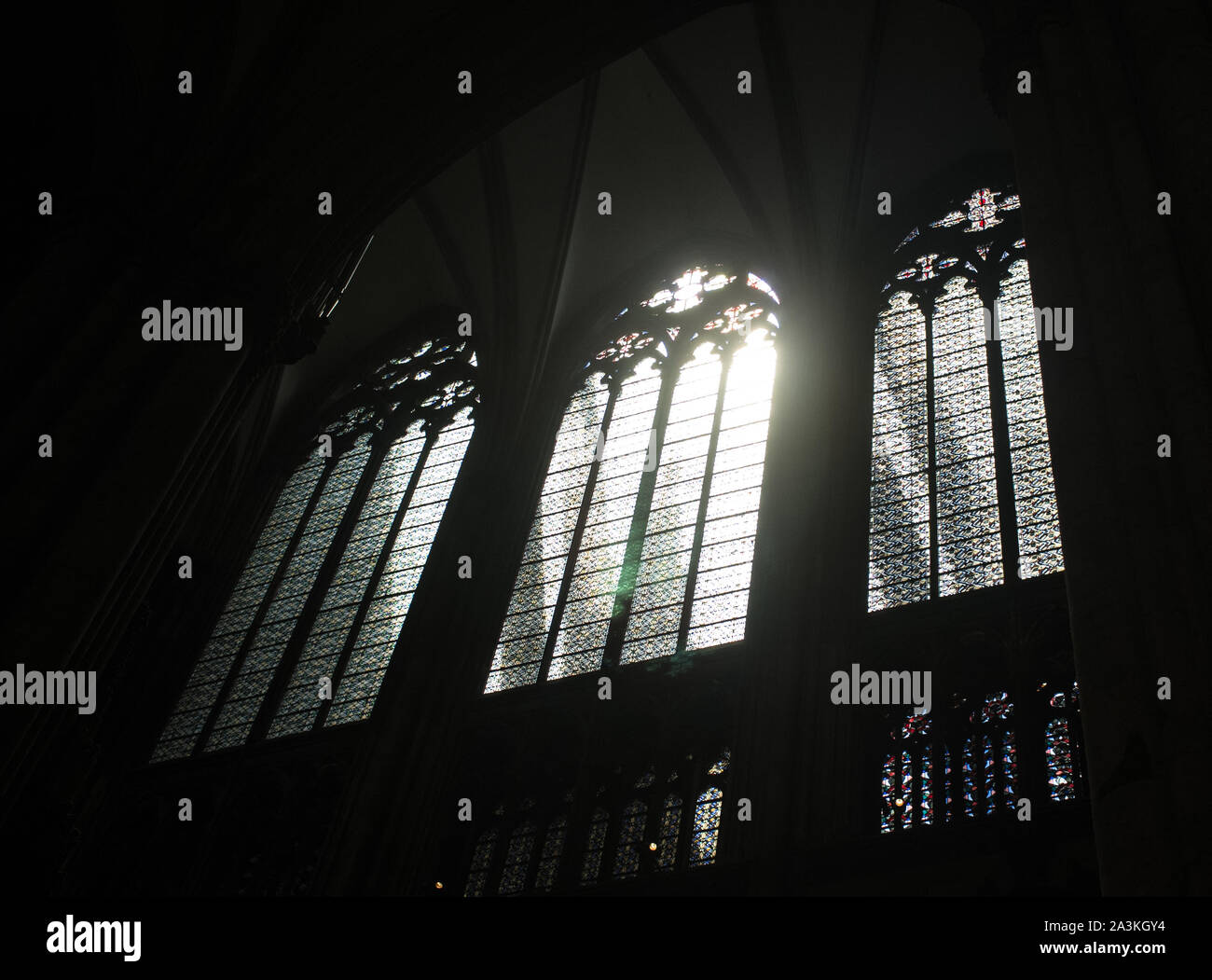 Light streaming through windows hi-res stock photography and images - Alamy