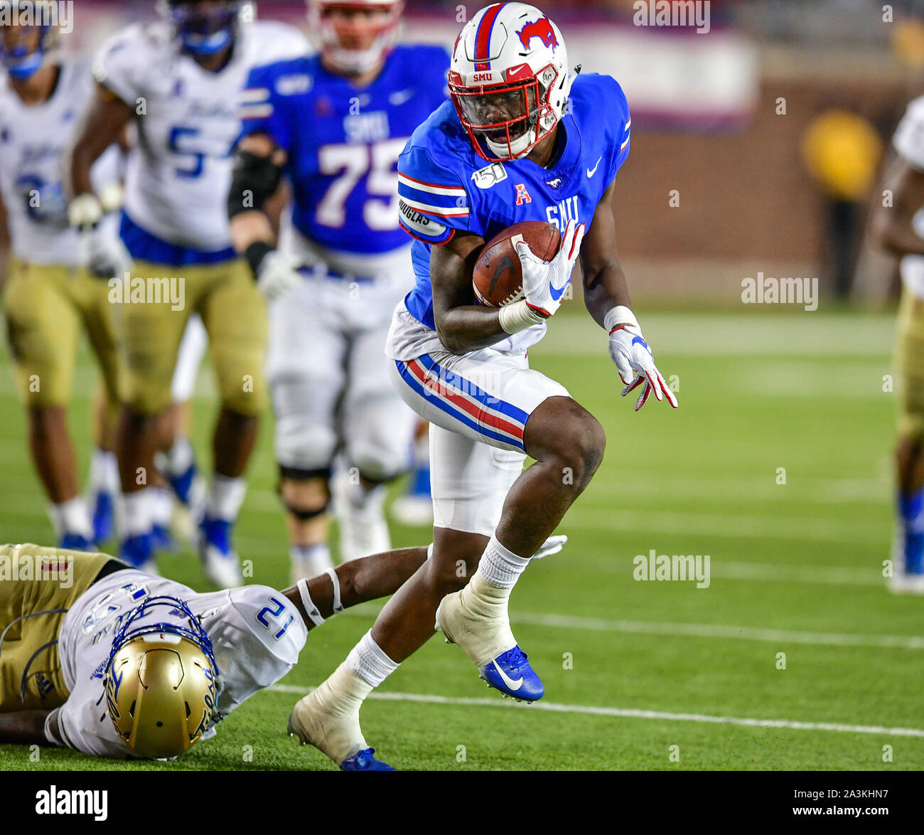 Huge golden ball hi-res stock photography and images - Alamy