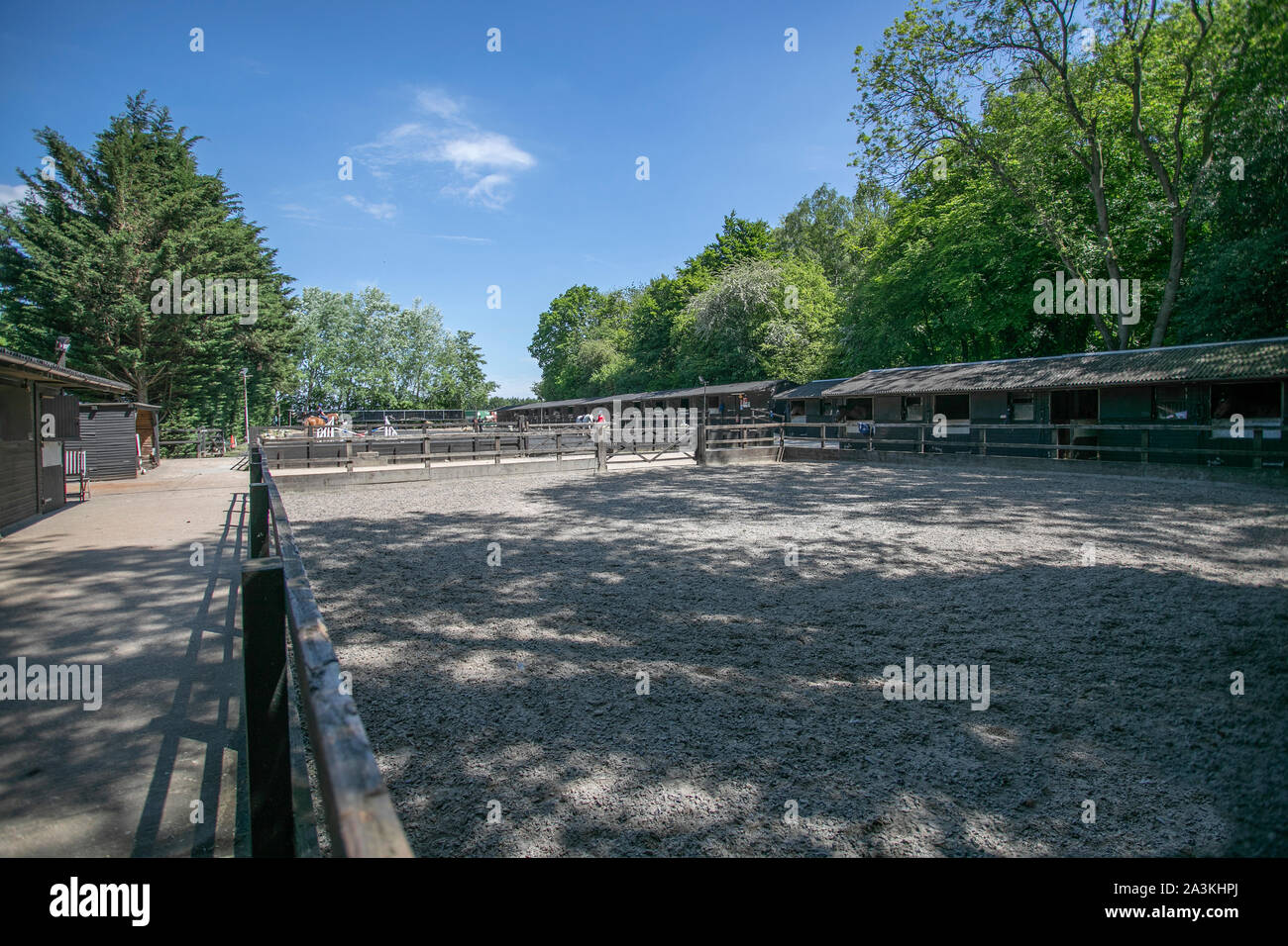 English stables hi-res stock photography and images - Alamy