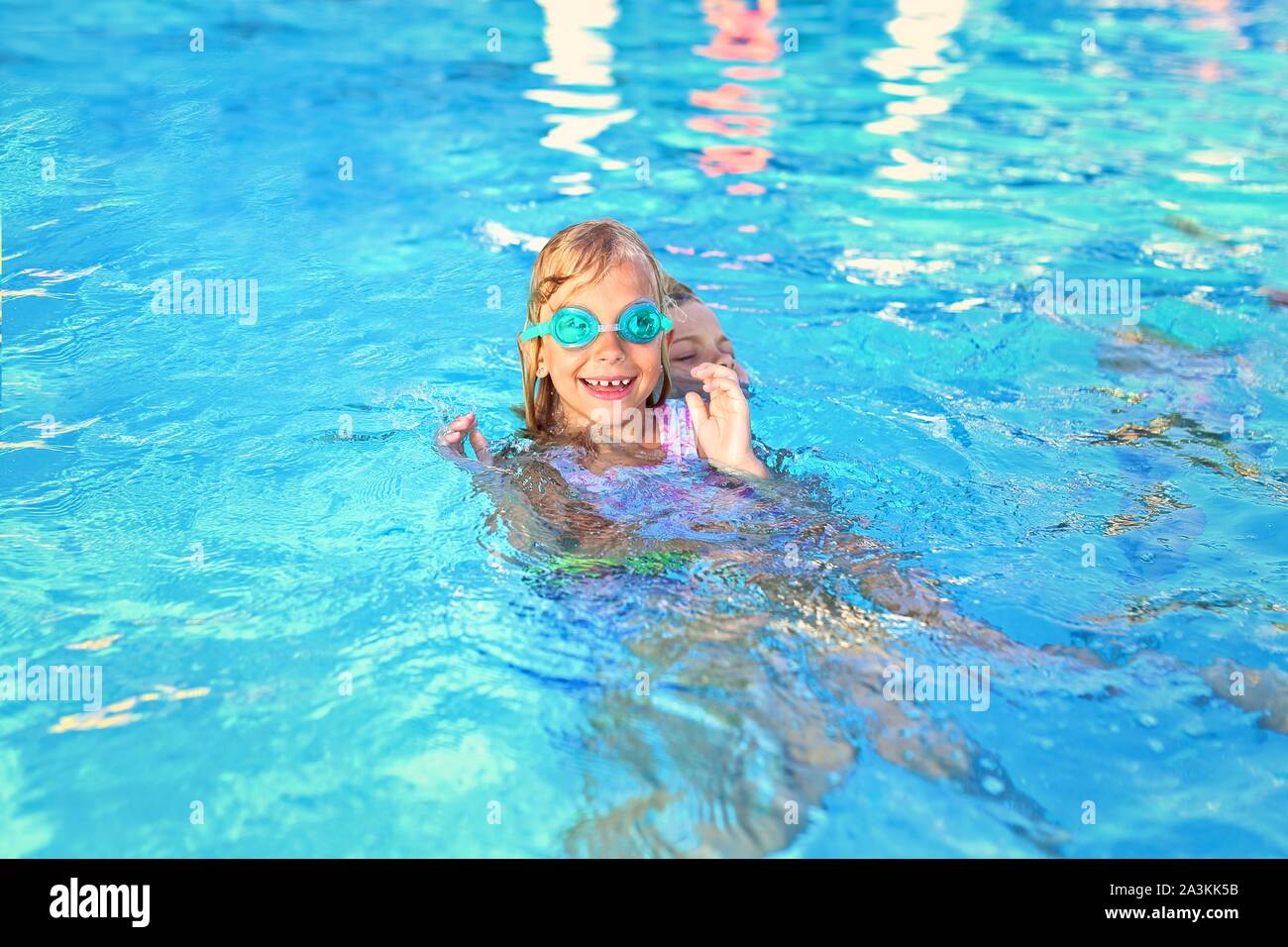 kids playing in the pool Stock Photo - Alamy