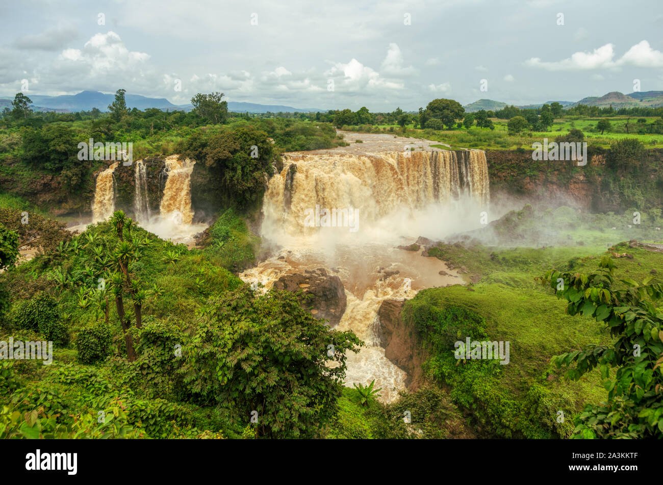 Waterfall of the blue Nile in al-nahr al-Azraq Tana Lake, Ethiopia ...