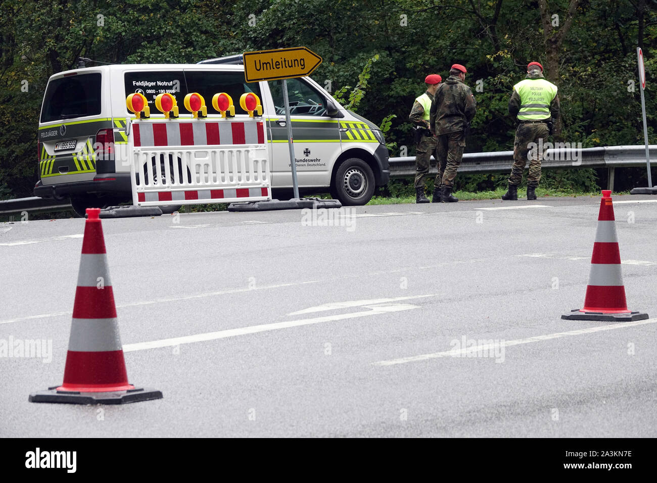 Zemmer Rodt, Germany. 09th Oct, 2019. Bundeswehr military police secure ...