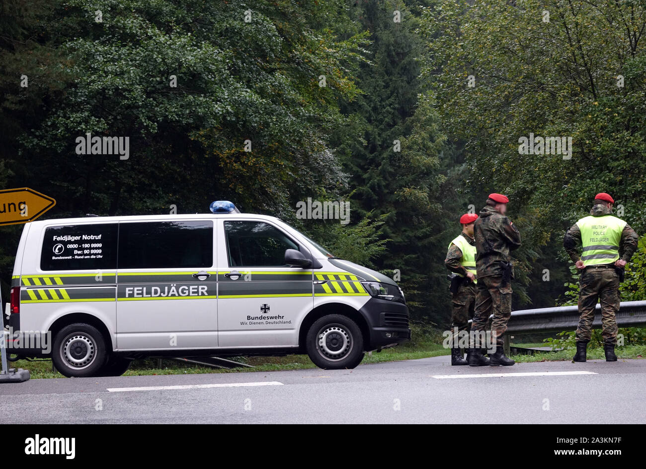 Zemmer Rodt, Germany. 09th Oct, 2019. Bundeswehr military police secure ...
