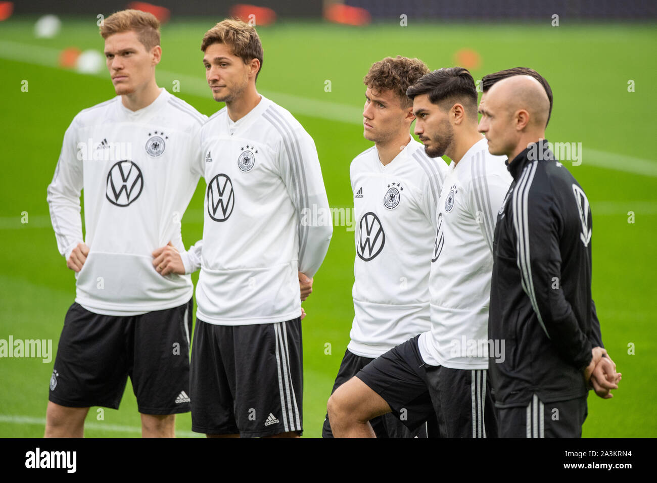 Horizontal format national dress hi-res stock photography and images ...