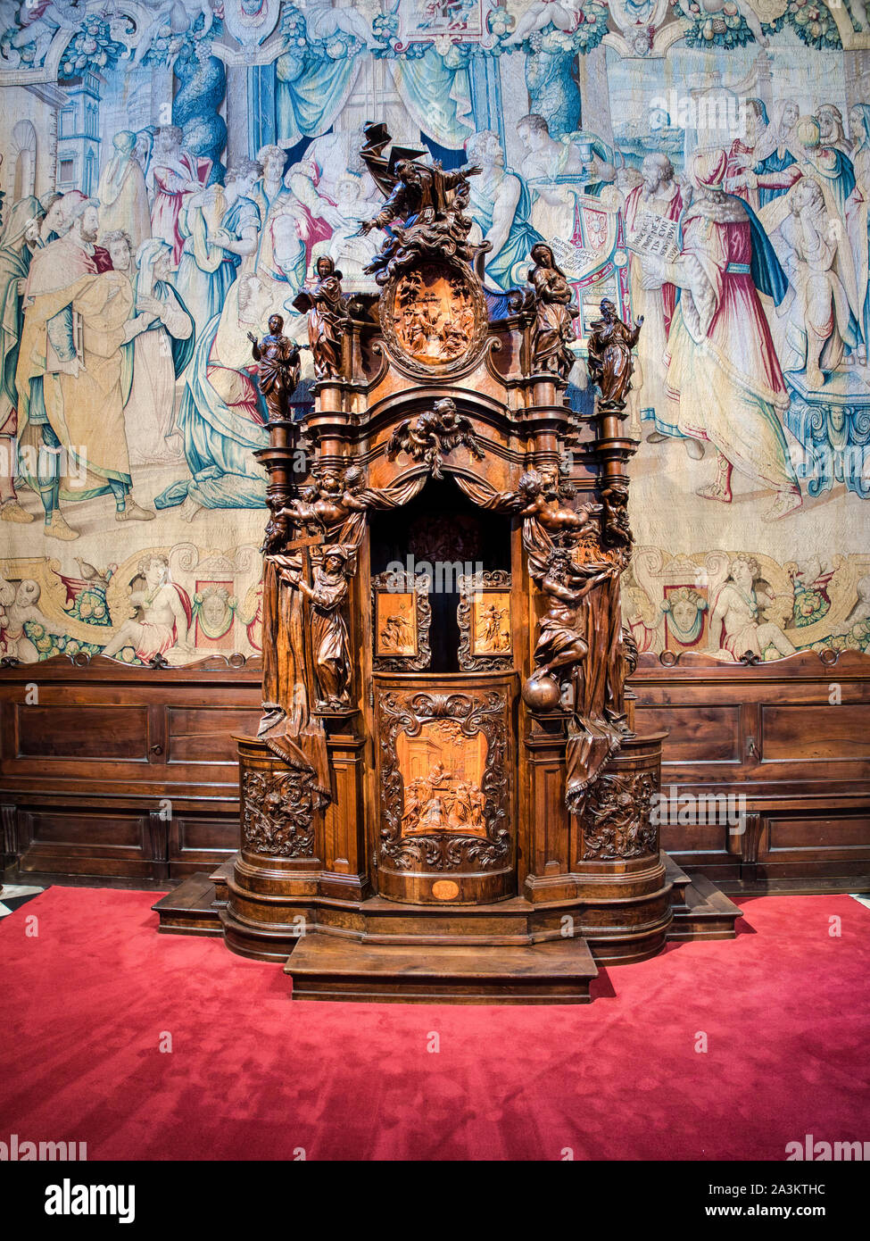 Confession confessional box church hi-res stock photography and images ...