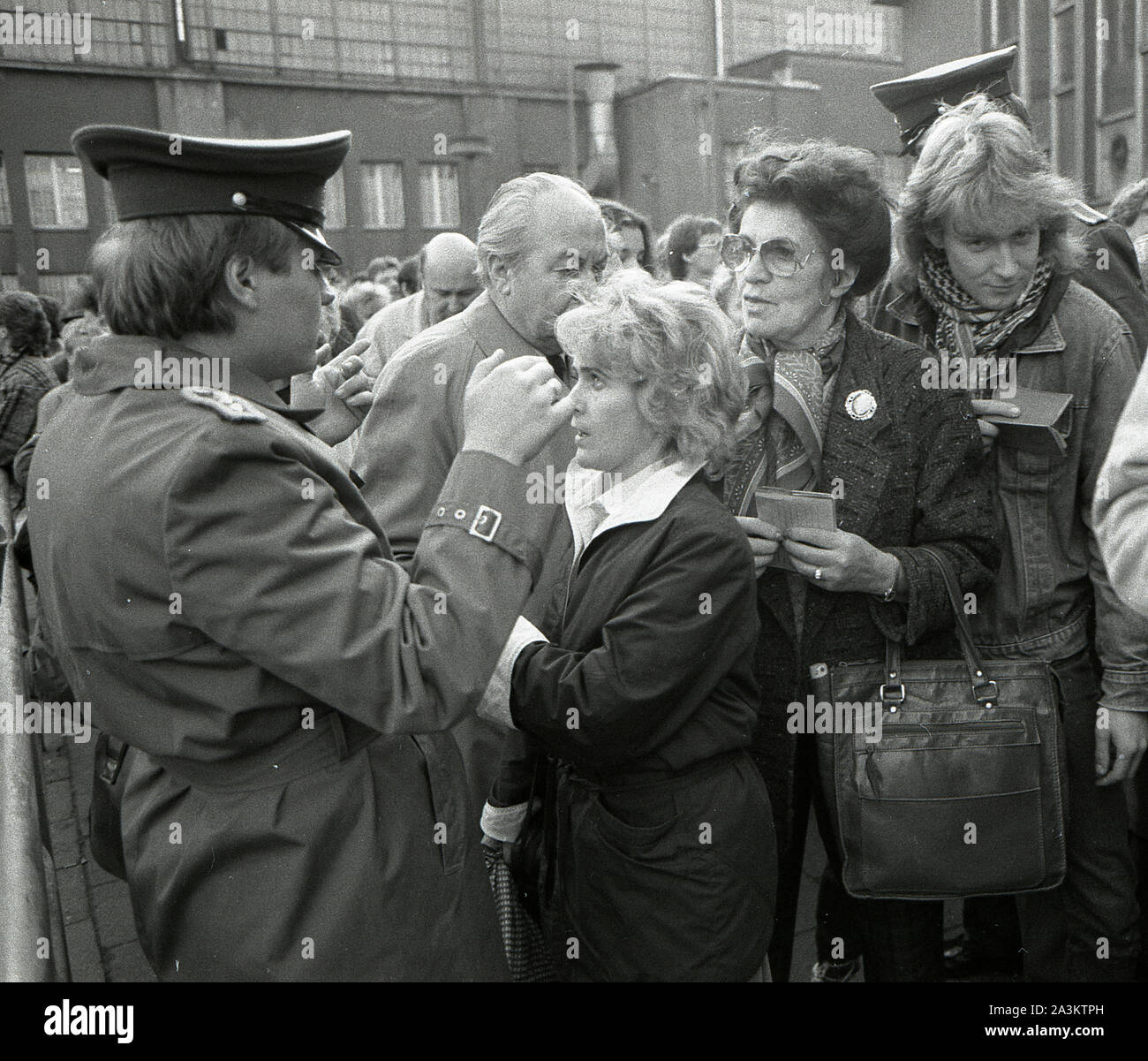 10 September 1989, Berlin, Mitte: On November 10, 1989, GDR border ...