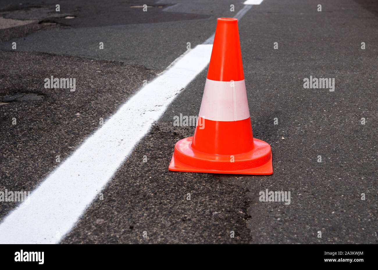 Roadway marking hi-res stock photography and images - Alamy