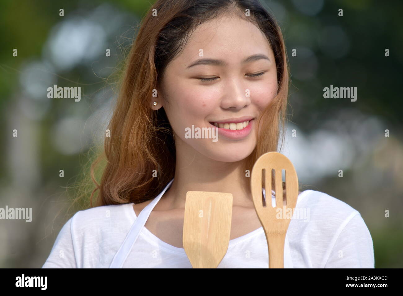 Female apron hi-res stock photography and images - Alamy