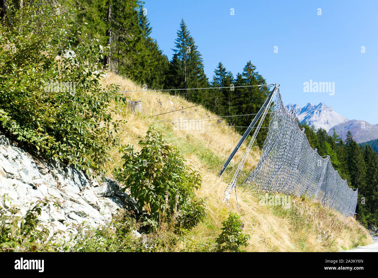 Rock safety netting hi-res stock photography and images - Alamy
