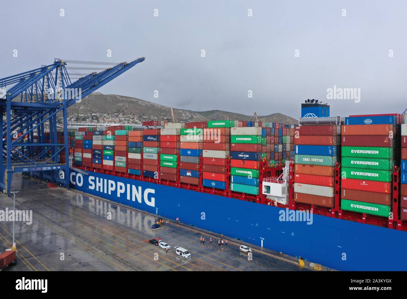 Cosco piraeus hi-res stock photography and images - Alamy