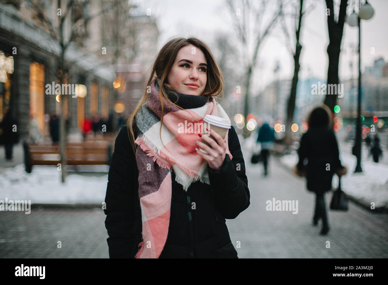 People wearing winter clothing hi-res stock photography and images - Alamy