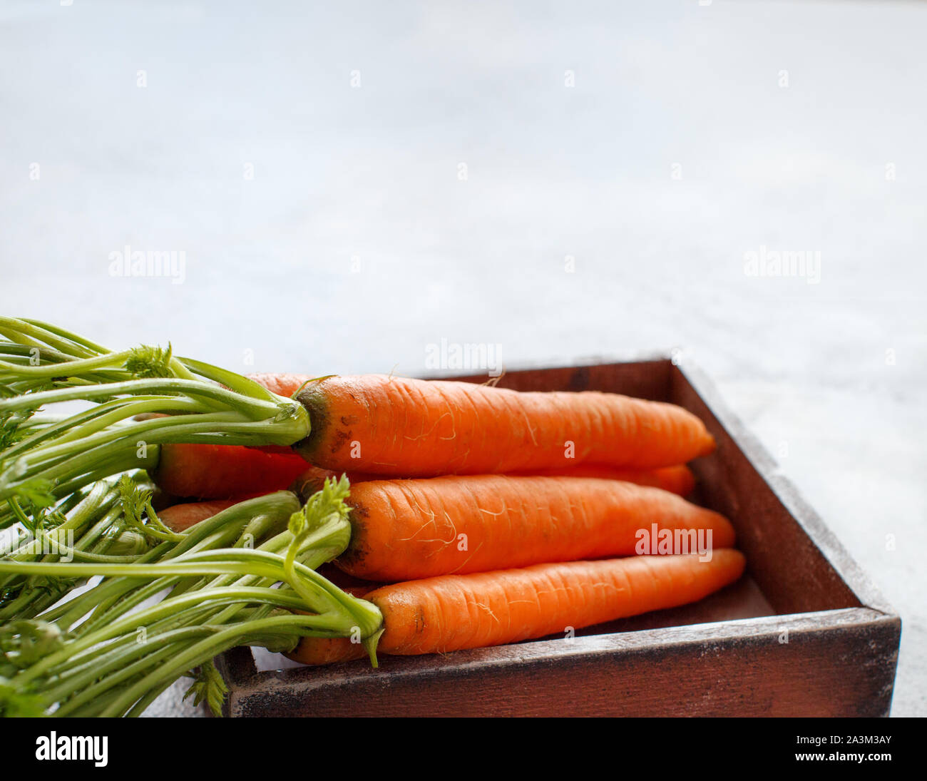 Carrots in a box hi-res stock photography and images - Alamy