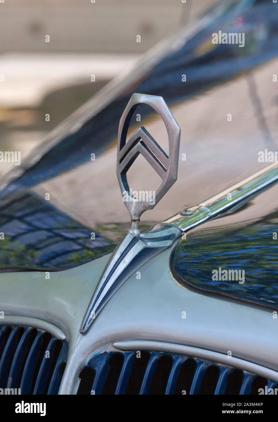 Citroen Logo High Resolution Stock Photography and Images - Alamy