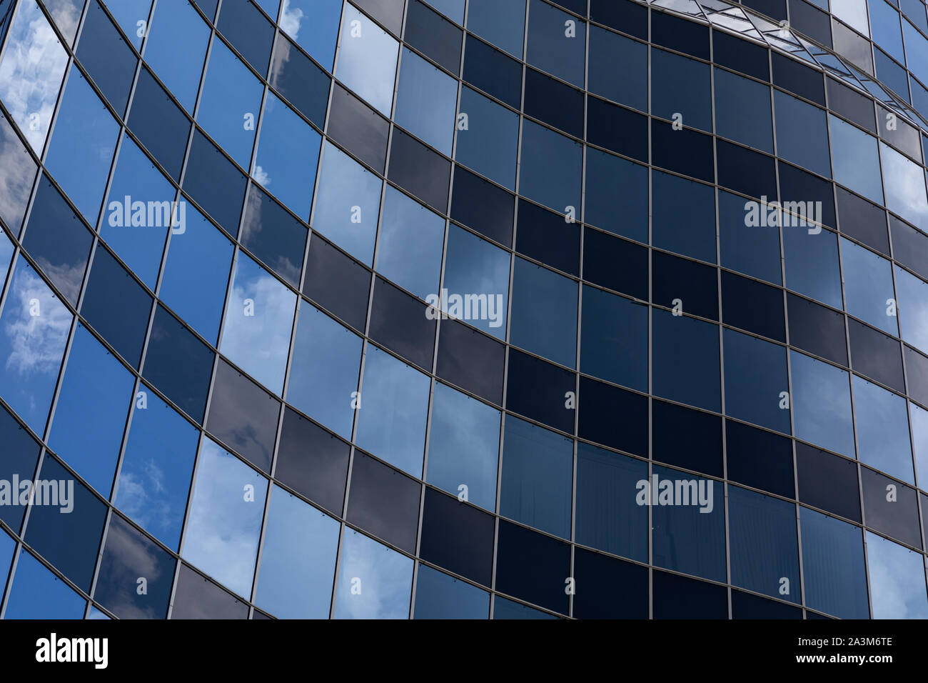 Curved glass facade hi-res stock photography and images - Alamy