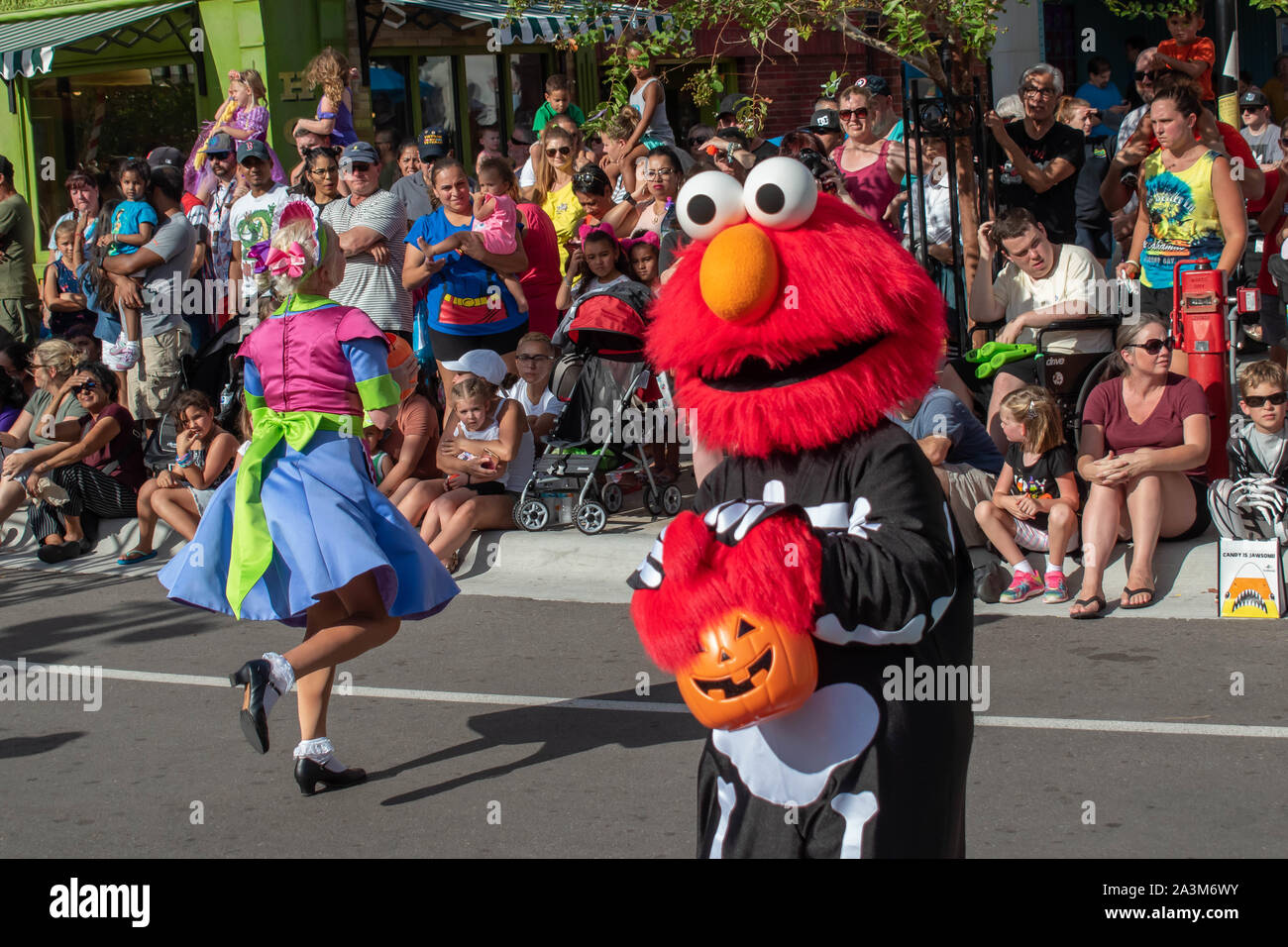 Orlando, Florida. October 5, 2019. Dancer woman and Elmo in Sesame ...