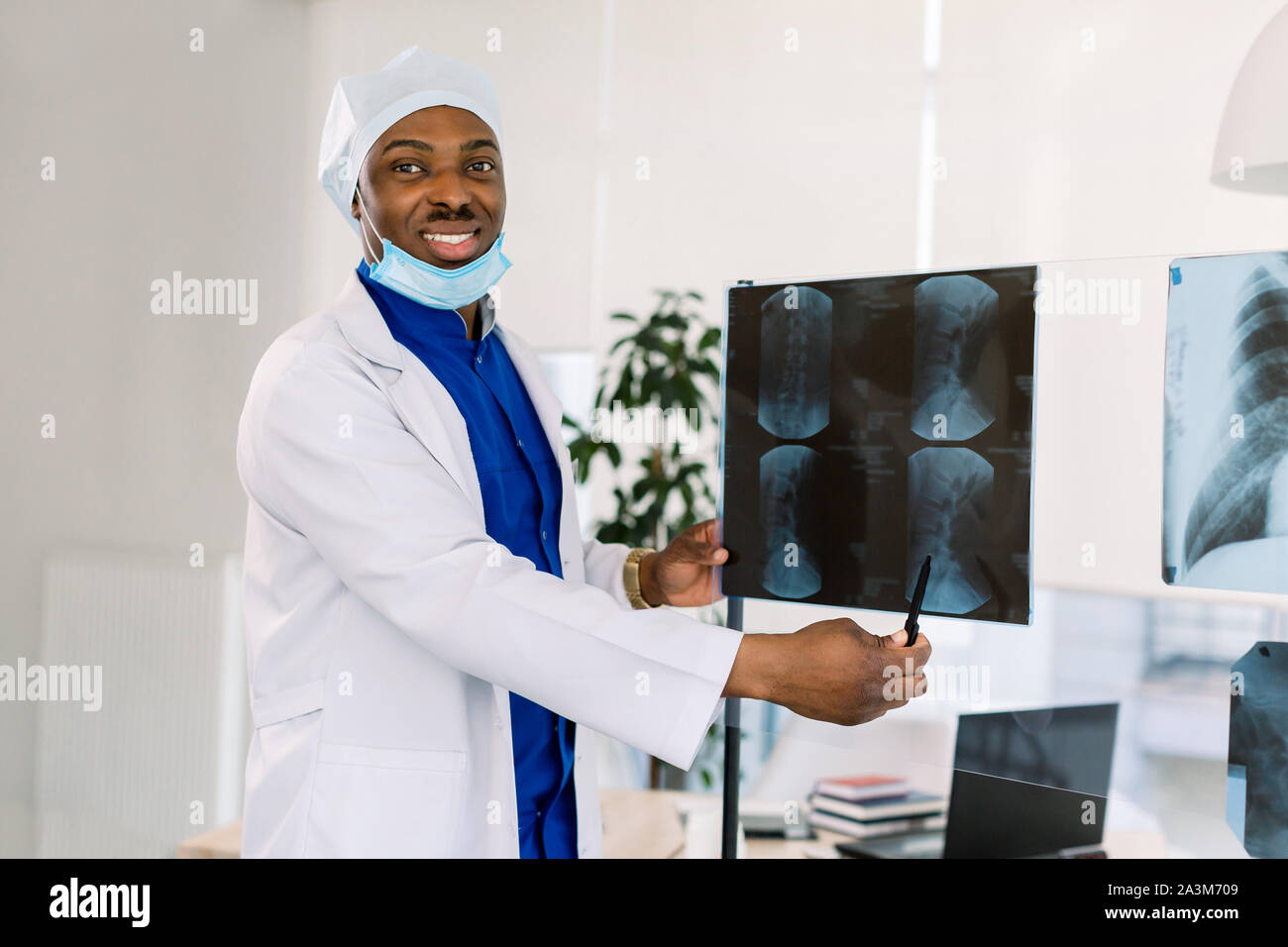 Radiology african american hi-res stock photography and images - Alamy