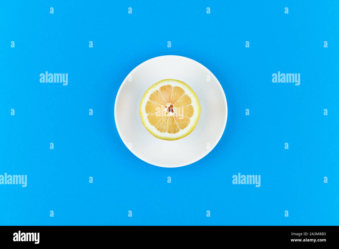 Lemon color background hi-res stock photography and images - Alamy