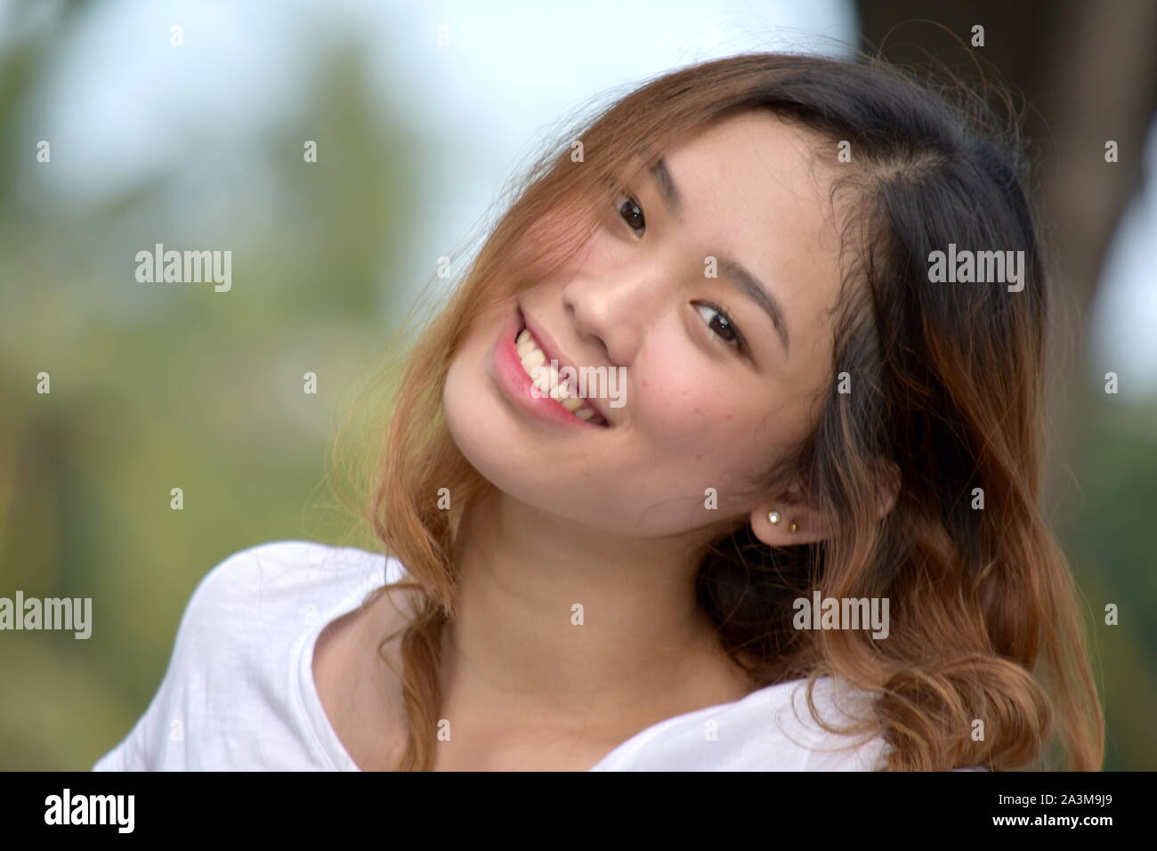 Beautiful young smiling asian woman hi-res stock photography and images ...