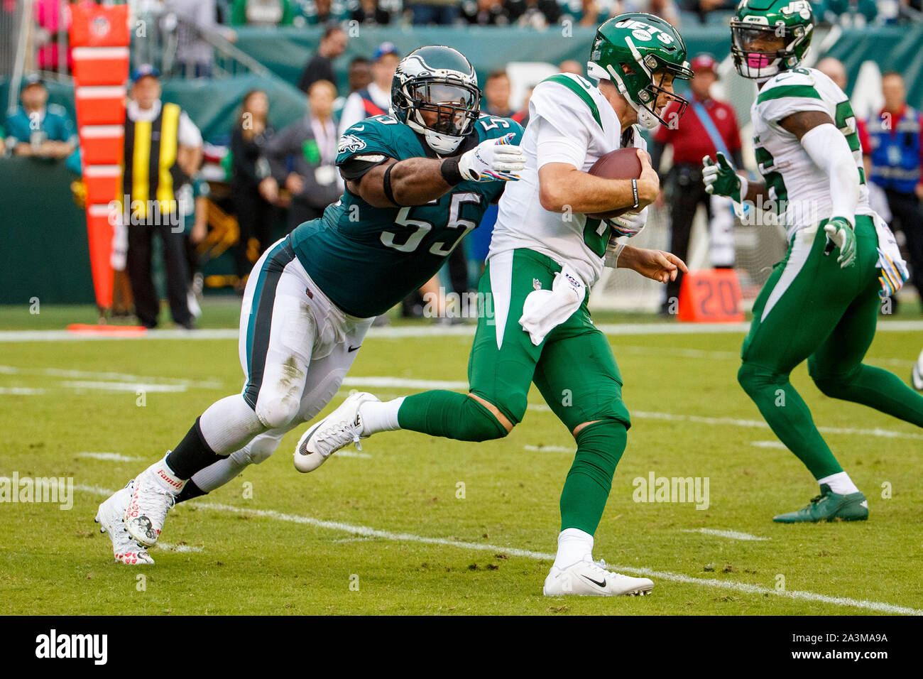 Philadelphia, Pennsylvania, USA. 6th Oct, 2019. Philadelphia Eagles defensive end Brandon Graham ...