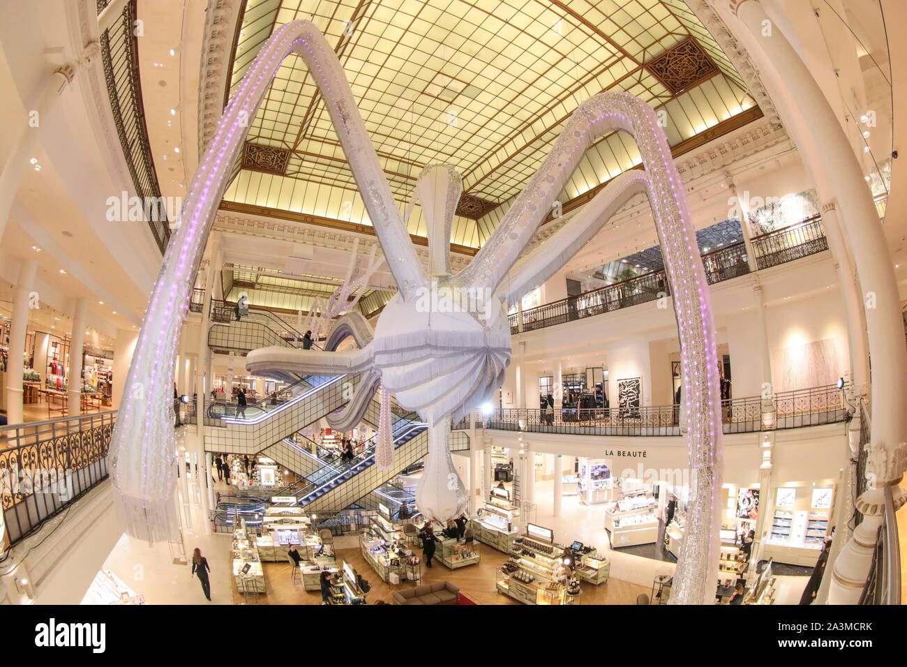 BON MARCHE : JOANA VASCONCELOS' MASSIVE CROCHET INSTALLATION 'SIMONE ...