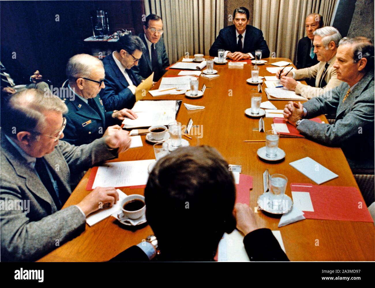 George shultz 1983 hi-res stock photography and images - Alamy