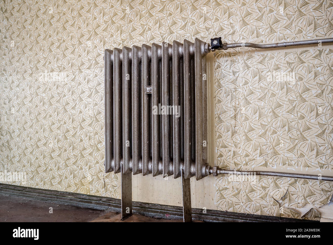 Old rusty room heater hi-res stock photography and images - Alamy