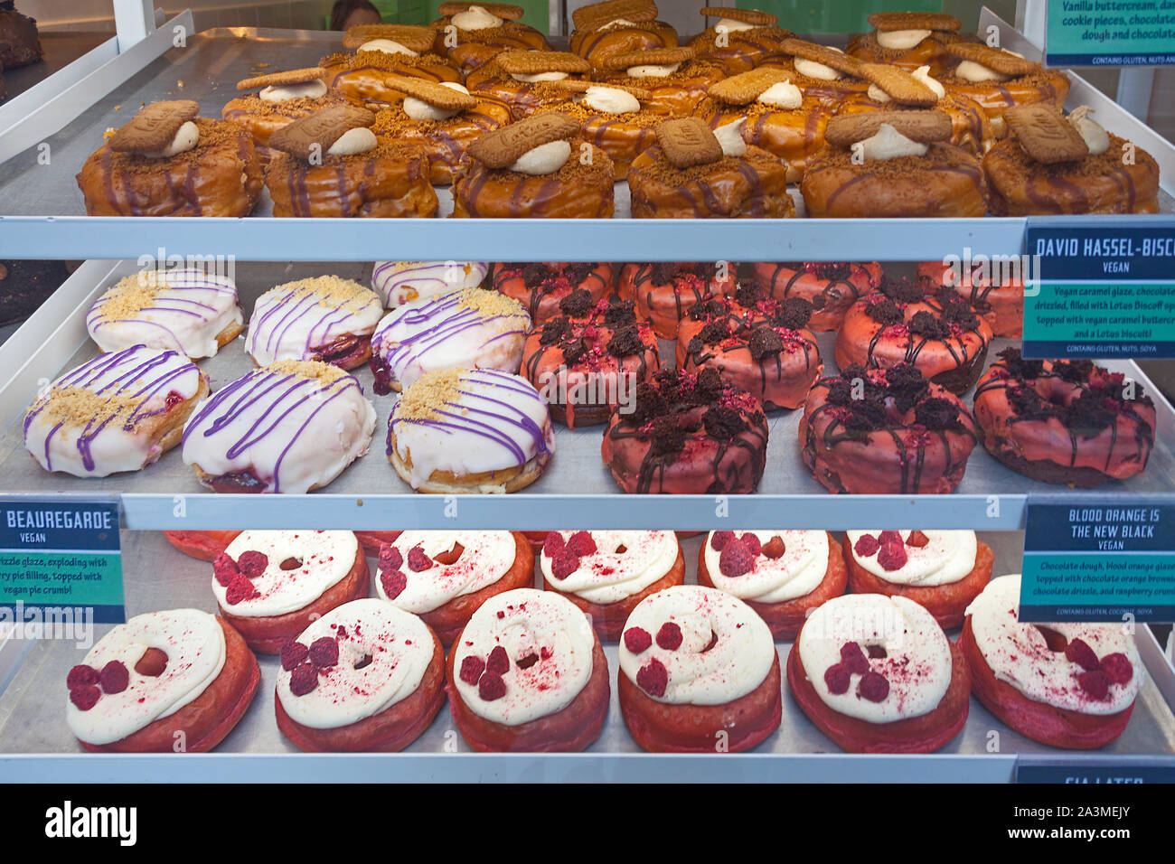 City of London. A window display of cakes at a patisserie in Fenchurch ...