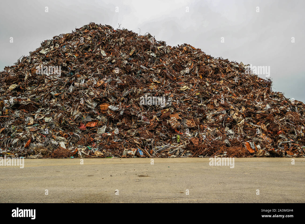 metal scrap garbage Stock Photo - Alamy