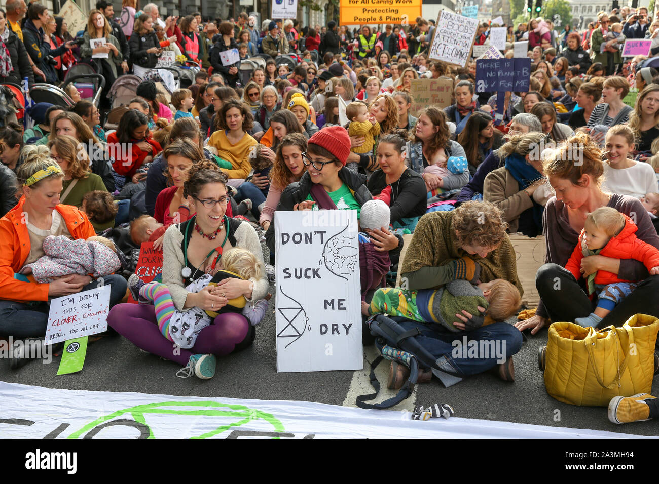 Breastfeeding protest hi-res stock photography and images - Alamy