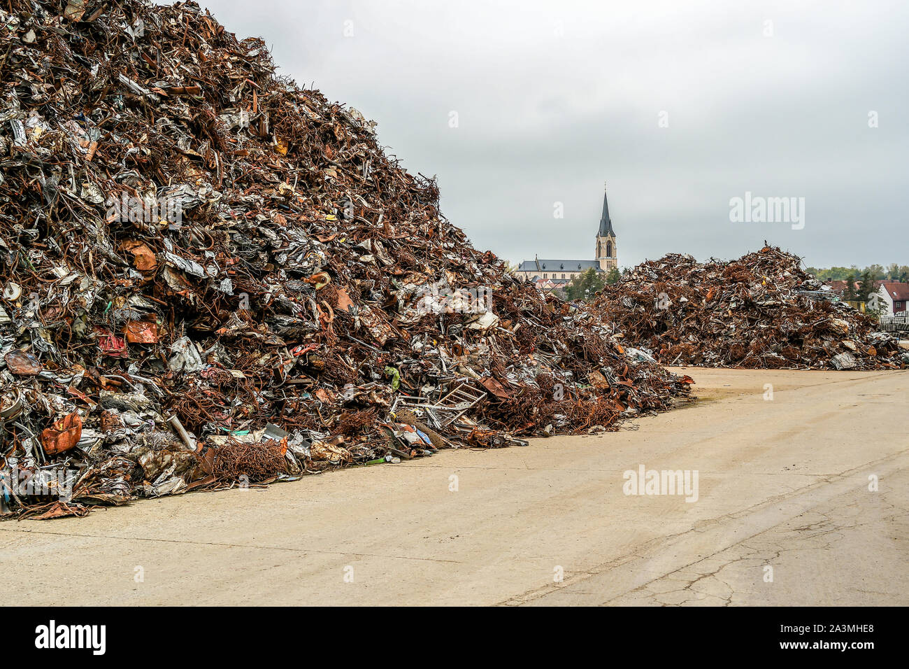 metal scrap garbage mountain Stock Photo - Alamy
