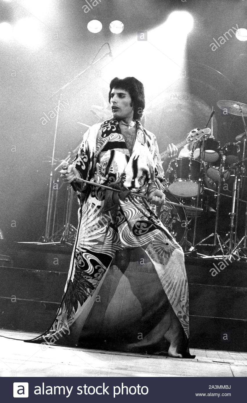 Freddie Mercury On Stage High Resolution Stock Photography and Images ...