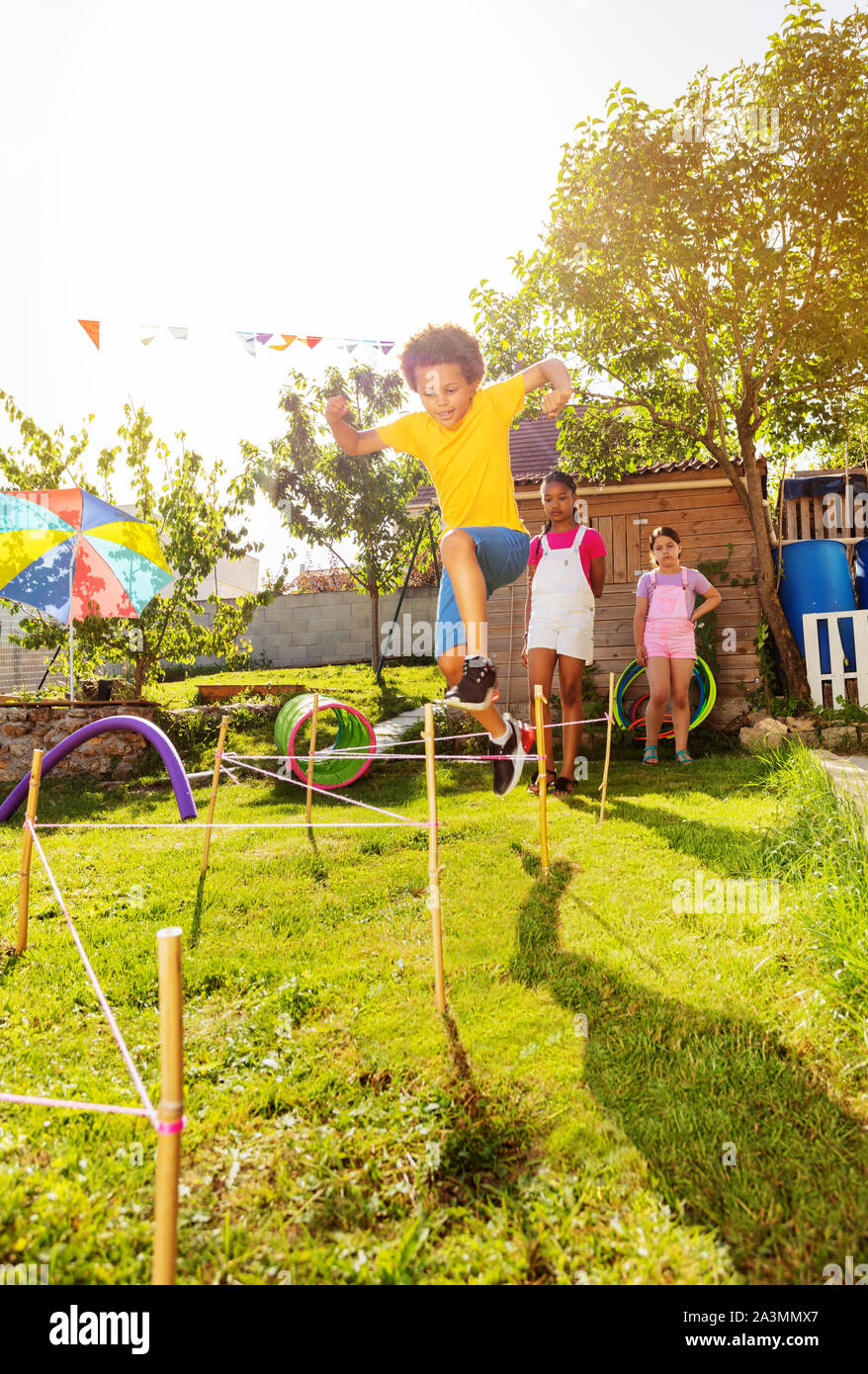 Boys relay race hi-res stock photography and images - Alamy