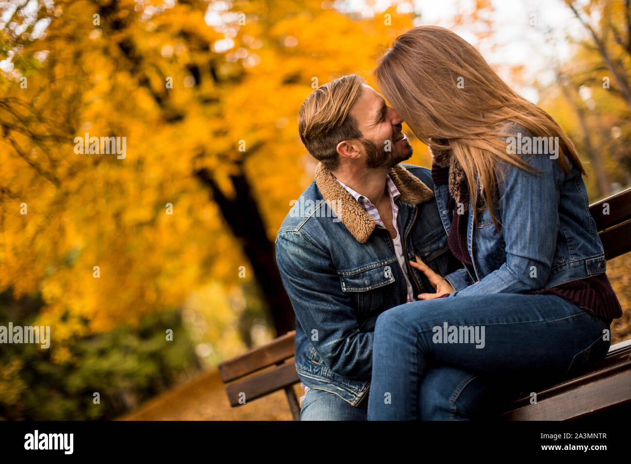Romantic couple sit on bench in city park hi-res stock photography and ...