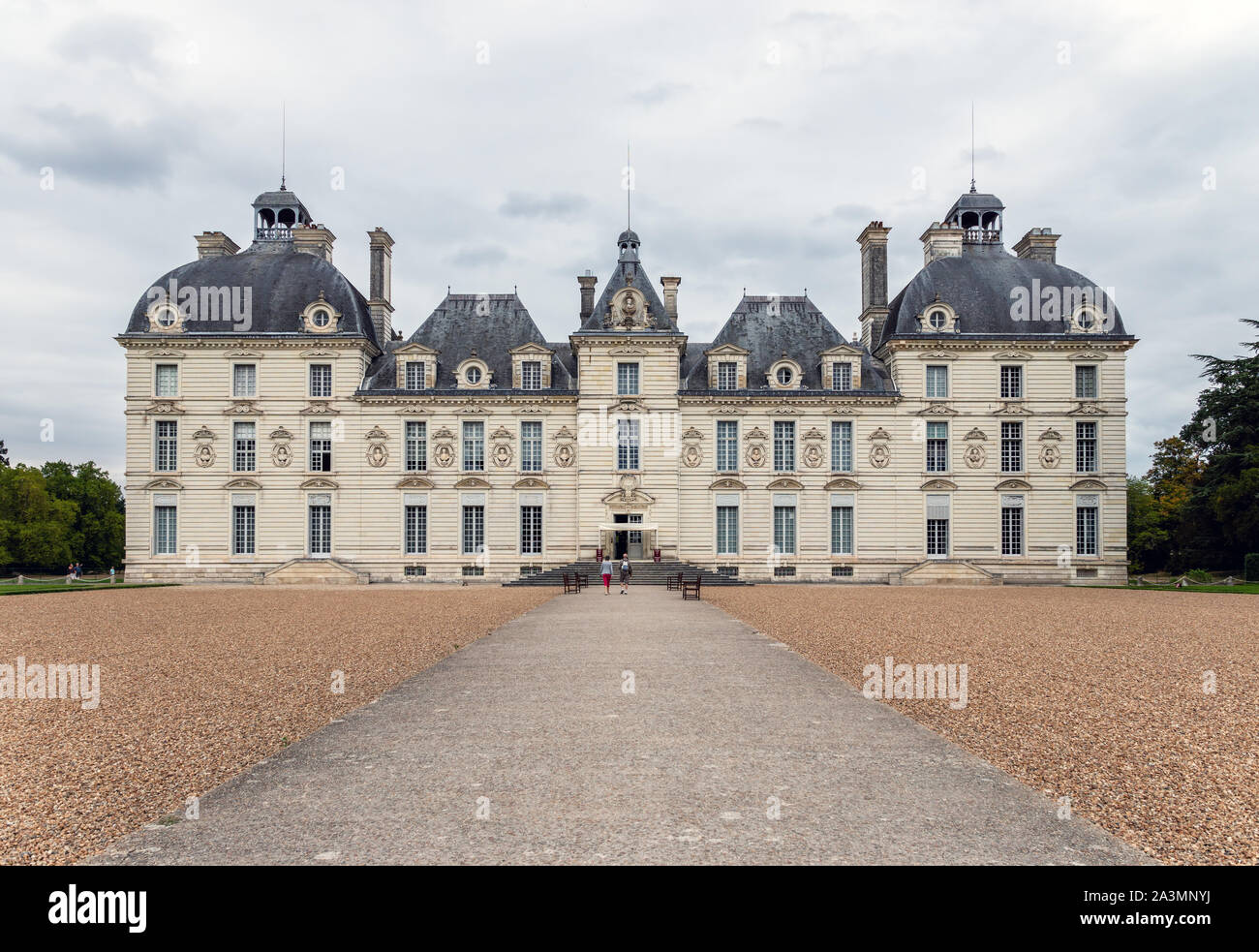France cheverny blois castle exterior hi-res stock photography and ...