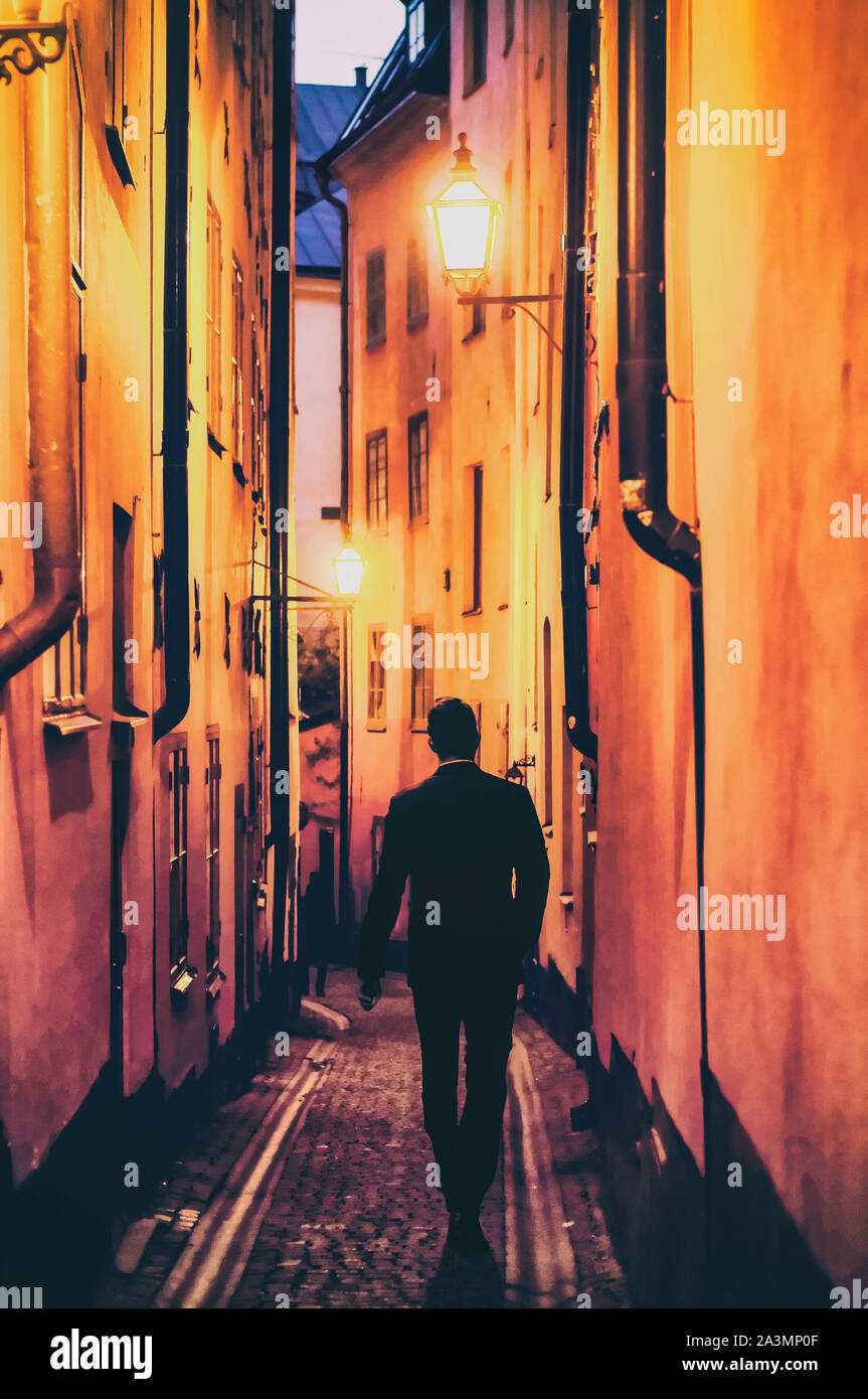 Man walking down back alley hi-res stock photography and images - Alamy