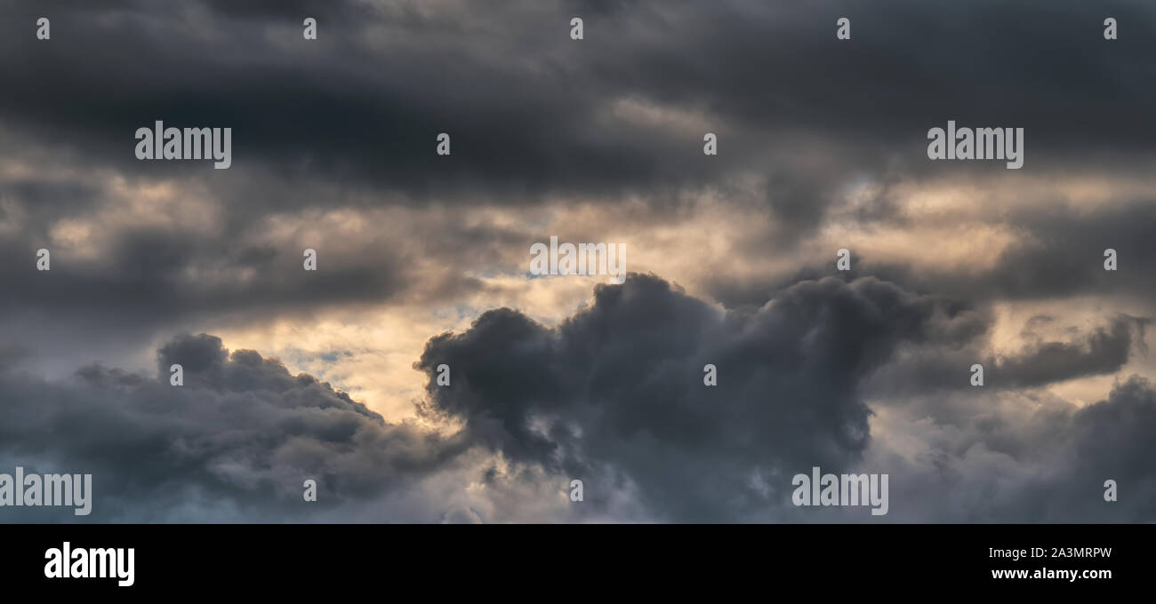 Sunlight and heavy rain clouds hi-res stock photography and images - Alamy