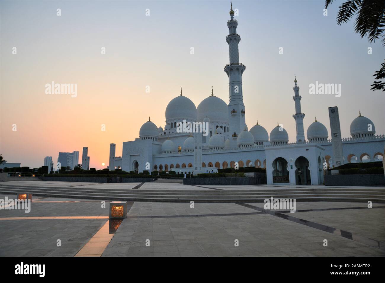 Sheik Zayed The Grand Mosque of Abu Dhabi UAE - largest mosque in the ...