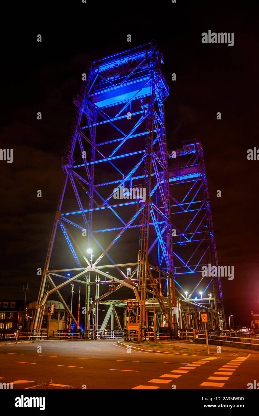Blue light beams hi-res stock photography and images - Alamy
