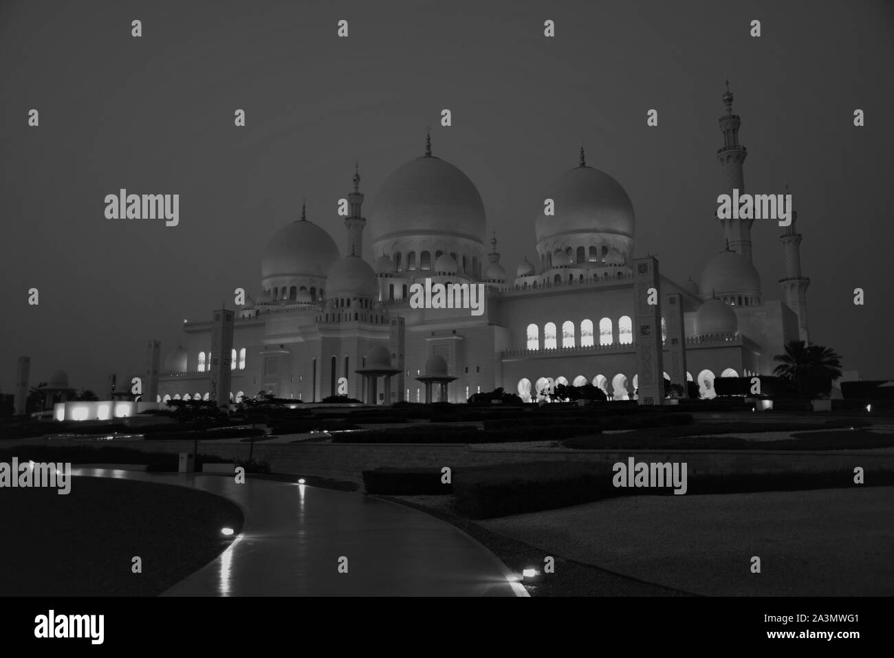 Sheik Zayed The Grand Mosque of Abu Dhabi UAE - largest mosque in the ...